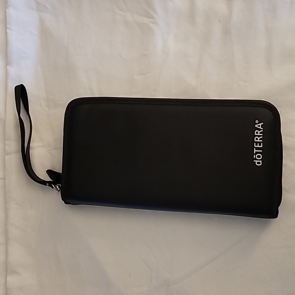 Doterra | Bags | Doterra Travel Wallet And Essential Oil Roller Bottle ...